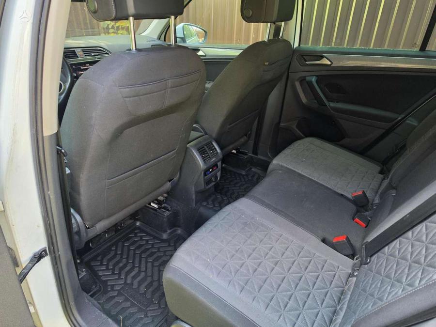 White Volkswagen Tiguan 2021 in Vilnius, with an engine capacity of 1.40 L and mileage of 98 thousand km for 18700 €, photo 9 on AUTOMOTO.COM.LV