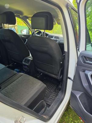 White Volkswagen Tiguan 2021 in Vilnius, with an engine capacity of 1.40 L and mileage of 98 thousand km for 18700 €, photo 11 on AUTOMOTO.COM.LV