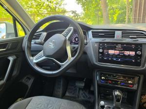 White Volkswagen Tiguan 2021 in Vilnius, with an engine capacity of 1.40 L and mileage of 98 thousand km for 18700 €, photo 13 on AUTOMOTO.COM.LV