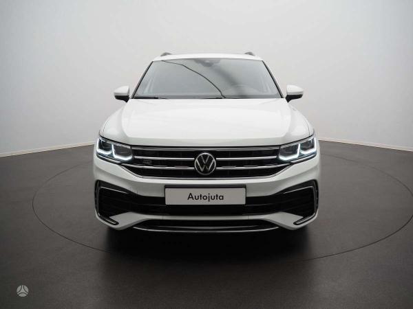 White Volkswagen Tiguan 2021 in Vilnius, with an engine capacity of 1.98 L and mileage of 39 thousand km for 30500 €, photo 2 on AUTOMOTO.COM.LV