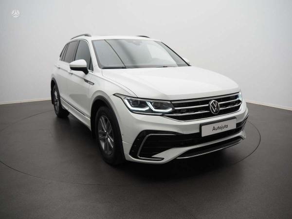 White Volkswagen Tiguan 2021 in Vilnius, with an engine capacity of 1.98 L and mileage of 39 thousand km for 30500 €, photo 3 on AUTOMOTO.COM.LV