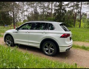 Balts Volkswagen Tiguan 2021 Raseiniai, ar dzinēja tilpumu 1.50 L un nobraukumu 138 tūkst. km par 22000 €, foto 4 vietnē AUTOMOTO.COM.LV