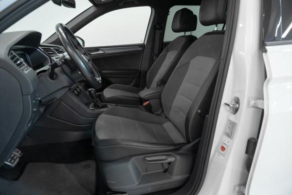 Balts Volkswagen Tiguan 2021 Viļņa, ar dzinēja tilpumu 2.00 L un nobraukumu 196 tūkst. km par 20900 €, foto 7 vietnē AUTOMOTO.COM.LV
