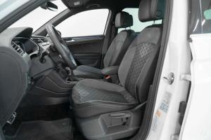 White Volkswagen Tiguan 2021 in Vilnius, with an engine capacity of 1.50 L and mileage of 147 thousand km for 23800 €, photo 8 on AUTOMOTO.COM.LV