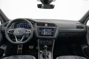 White Volkswagen Tiguan 2021 in Vilnius, with an engine capacity of 1.50 L and mileage of 147 thousand km for 23800 €, photo 9 on AUTOMOTO.COM.LV