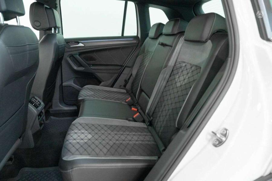 White Volkswagen Tiguan 2021 in Vilnius, with an engine capacity of 1.50 L and mileage of 147 thousand km for 23800 €, photo 20 on AUTOMOTO.COM.LV
