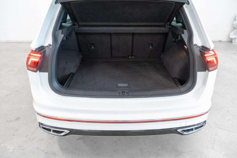 White Volkswagen Tiguan 2021 in Vilnius, with an engine capacity of 1.50 L and mileage of 147 thousand km for 23800 €, photo 21 on AUTOMOTO.COM.LV