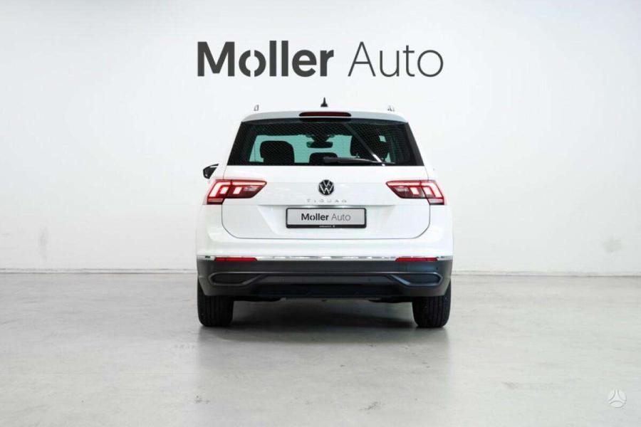 White Volkswagen Tiguan 2021 in Vilnius, with an engine capacity of 1.50 L and mileage of 99 thousand km for 20900 €, photo 7 on AUTOMOTO.COM.LV