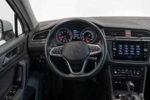 White Volkswagen Tiguan 2021 in Vilnius, with an engine capacity of 1.50 L and mileage of 99 thousand km for 20900 €, photo 10 on AUTOMOTO.COM.LV