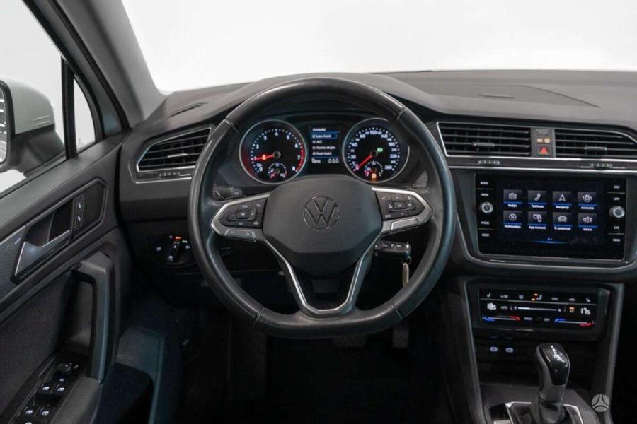 White Volkswagen Tiguan 2021 in Vilnius, with an engine capacity of 1.50 L and mileage of 99 thousand km for 20900 €, photo 10 on AUTOMOTO.COM.LV