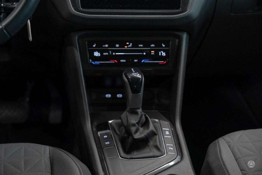 White Volkswagen Tiguan 2021 in Vilnius, with an engine capacity of 1.50 L and mileage of 99 thousand km for 20900 €, photo 17 on AUTOMOTO.COM.LV