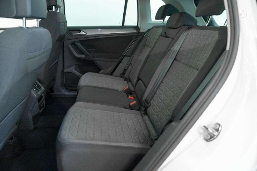 White Volkswagen Tiguan 2021 in Vilnius, with an engine capacity of 1.50 L and mileage of 99 thousand km for 20900 €, photo 18 on AUTOMOTO.COM.LV