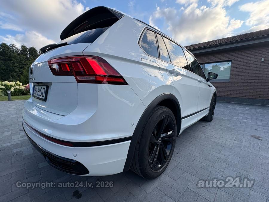 White Volkswagen Tiguan 2021 in Kuressaare, with an engine capacity of 1.50 L and mileage of 93 thousand km for 32990 €, photo 7 on AUTOMOTO.COM.LV