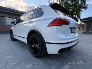 White Volkswagen Tiguan 2021 in Kuressaare, with an engine capacity of 1.50 L and mileage of 93 thousand km for 32990 €, photo 8 on AUTOMOTO.COM.LV