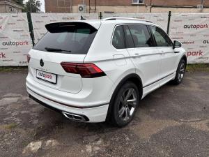 White Volkswagen Tiguan 2021 in Klaipeda, with an engine capacity of 1.50 L and mileage of 98 thousand km for 20970 €, photo 4 on AUTOMOTO.COM.LV