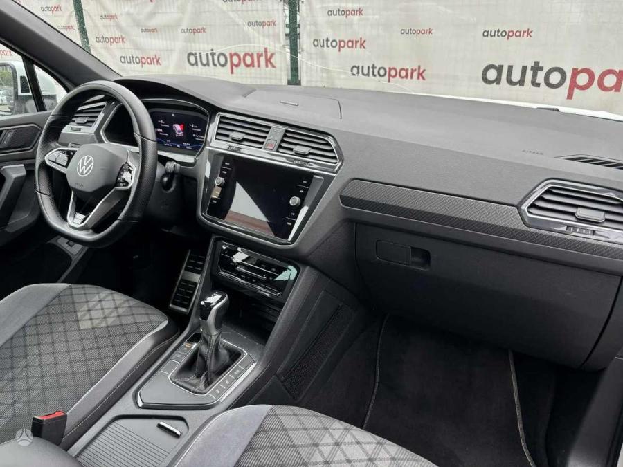 White Volkswagen Tiguan 2021 in Klaipeda, with an engine capacity of 1.50 L and mileage of 98 thousand km for 20970 €, photo 8 on AUTOMOTO.COM.LV