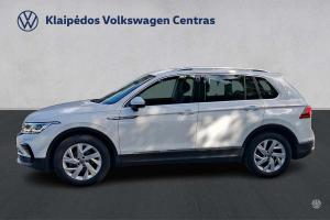 White Volkswagen Tiguan 2021 in Klaipeda, with an engine capacity of 1.50 L and mileage of 79 thousand km for 25450 €, photo 4 on AUTOMOTO.COM.LV