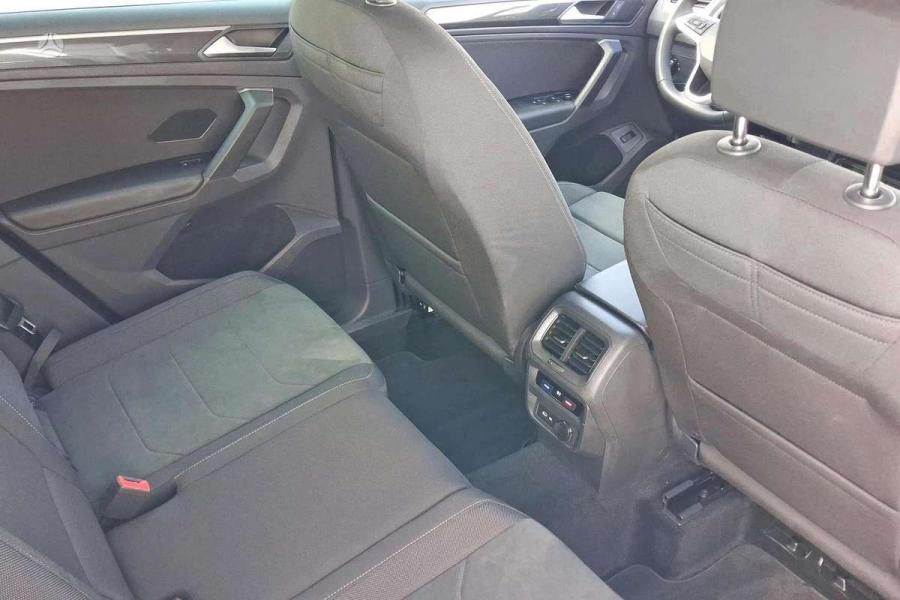 White Volkswagen Tiguan 2021 in Klaipeda, with an engine capacity of 1.50 L and mileage of 79 thousand km for 25450 €, photo 10 on AUTOMOTO.COM.LV