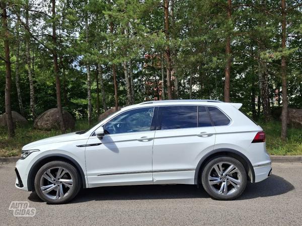 Volkswagen Tiguan 2021 in Vilnius on AUTOMOTO.COM.LV White Volkswagen Tiguan 2021 in Vilnius, with an engine capacity of 1.50 L and mileage of 92 thousand km for 25757 €, photo 1 on AUTOMOTO.COM.LV