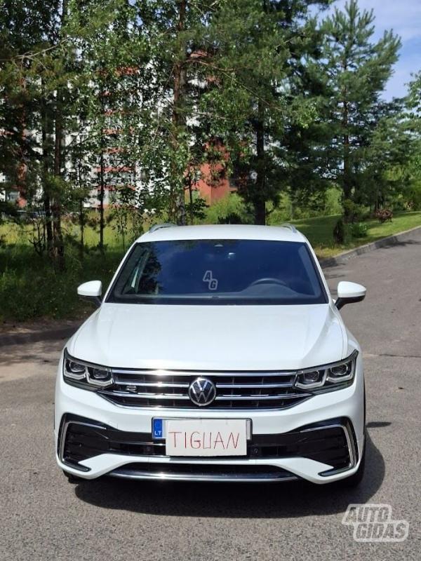 Volkswagen Tiguan 2021 in Vilnius on AUTOMOTO.COM.LV White Volkswagen Tiguan 2021 in Vilnius, with an engine capacity of 1.50 L and mileage of 92 thousand km for 25757 €, photo 3 on AUTOMOTO.COM.LV