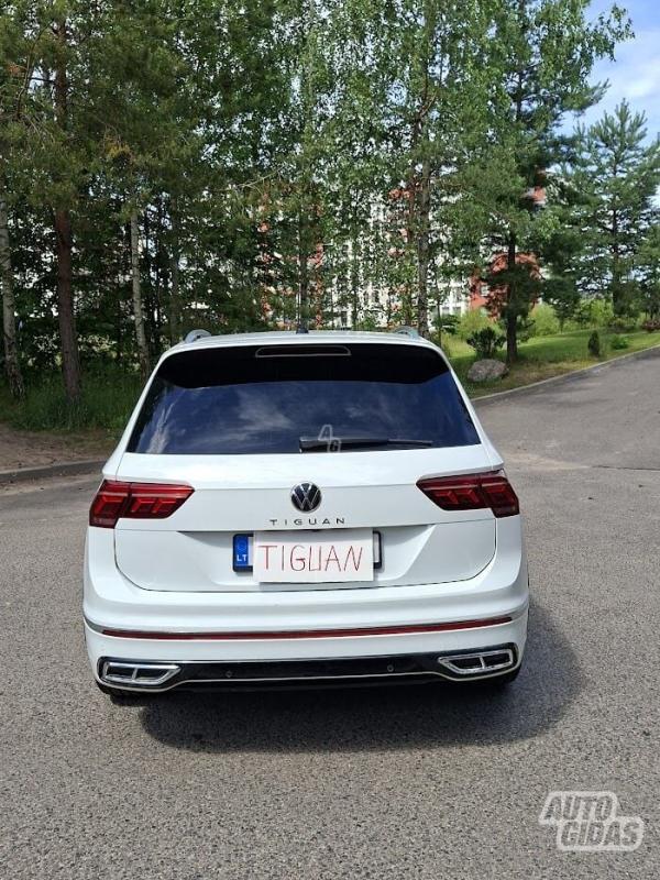 Volkswagen Tiguan 2021 in Vilnius on AUTOMOTO.COM.LV White Volkswagen Tiguan 2021 in Vilnius, with an engine capacity of 1.50 L and mileage of 92 thousand km for 25757 €, photo 4 on AUTOMOTO.COM.LV