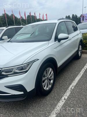 White Volkswagen Tiguan 2021 in Riga, with an engine capacity of 1.50 L and mileage of 52 thousand km for 22800 €, photo  on AUTOMOTO.COM.LV