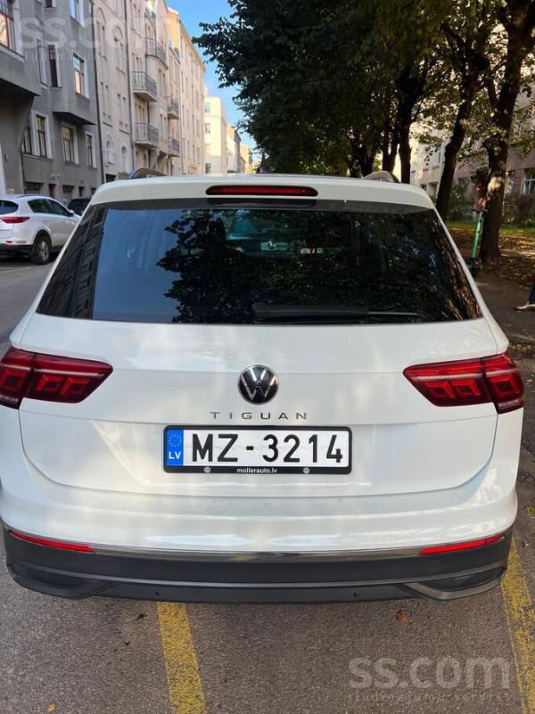 Balts Volkswagen Tiguan 2021 Rīga, ar dzinēja tilpumu 1.50 L un nobraukumu 52 tūkst. km par 22800 €, foto 4 vietnē AUTOMOTO.COM.LV