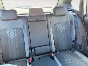 White Volkswagen Tiguan 2021 in Riga, with an engine capacity of 1.40 L and mileage of 123 thousand km for 23900 €, photo 8 on AUTOMOTO.COM.LV