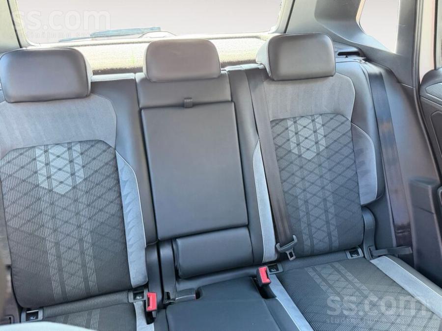 White Volkswagen Tiguan 2021 in Riga, with an engine capacity of 1.40 L and mileage of 123 thousand km for 23900 €, photo 8 on AUTOMOTO.COM.LV