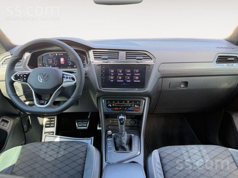 White Volkswagen Tiguan 2021 in Riga, with an engine capacity of 1.40 L and mileage of 123 thousand km for 23900 €, photo 9 on AUTOMOTO.COM.LV