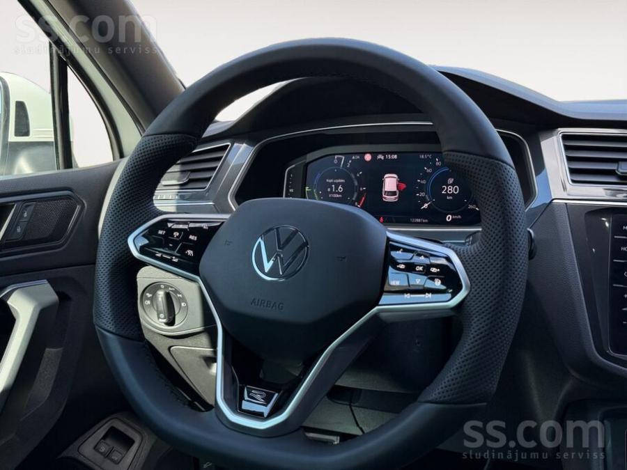 White Volkswagen Tiguan 2021 in Riga, with an engine capacity of 1.40 L and mileage of 123 thousand km for 23900 €, photo 10 on AUTOMOTO.COM.LV