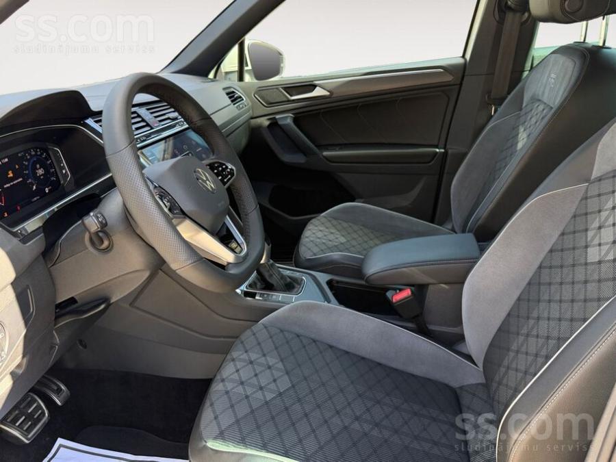 White Volkswagen Tiguan 2021 in Riga, with an engine capacity of 1.40 L and mileage of 123 thousand km for 23900 €, photo 12 on AUTOMOTO.COM.LV