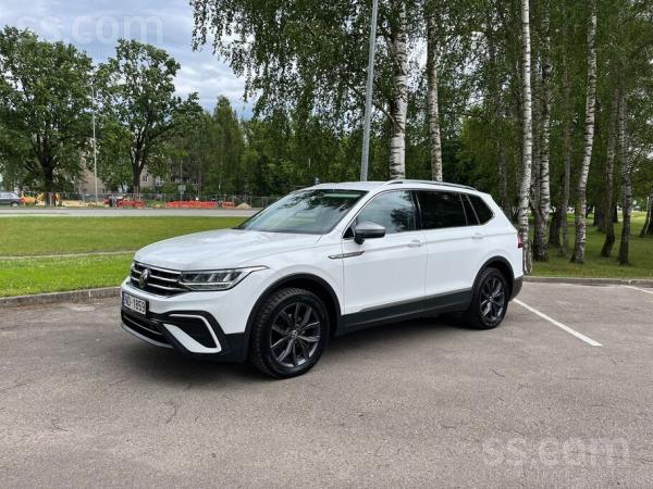 White Volkswagen Tiguan 2022 in Riga, with an engine capacity of 1.50 L and mileage of 180 thousand km for 18990 €, photo 1 on AUTOMOTO.COM.LV