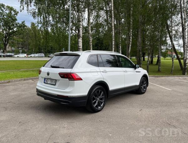 White Volkswagen Tiguan 2022 in Riga, with an engine capacity of 1.50 L and mileage of 180 thousand km for 18990 €, photo 3 on AUTOMOTO.COM.LV