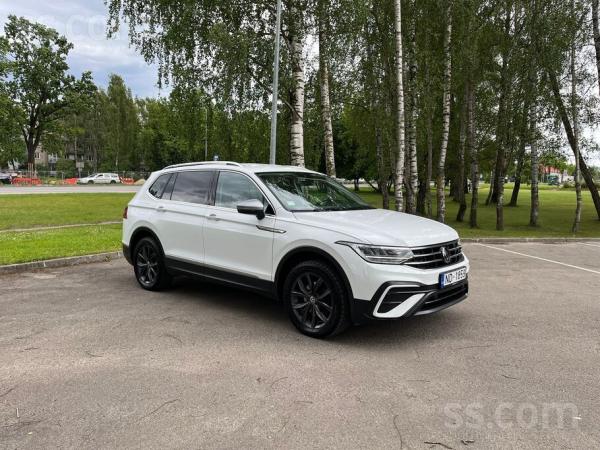 White Volkswagen Tiguan 2022 in Riga, with an engine capacity of 1.50 L and mileage of 180 thousand km for 18990 €, photo 4 on AUTOMOTO.COM.LV