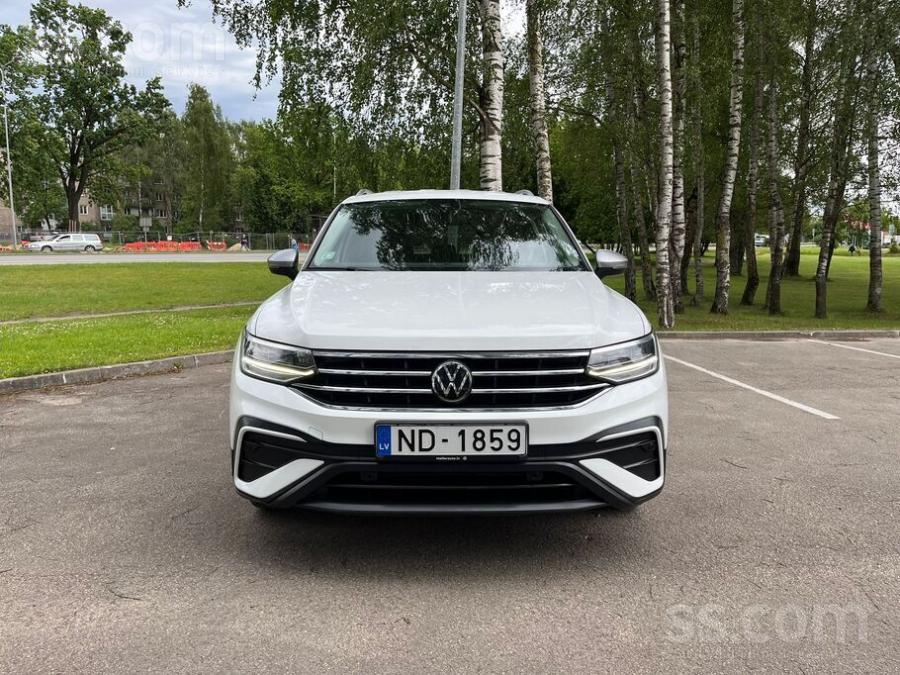 Balts Volkswagen Tiguan 2022 Rīga, ar dzinēja tilpumu 1.50 L un nobraukumu 180 tūkst. km par 18990 €, foto 5 vietnē AUTOMOTO.COM.LV