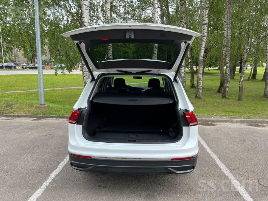 Balts Volkswagen Tiguan 2022 Rīga, ar dzinēja tilpumu 1.50 L un nobraukumu 180 tūkst. km par 18990 €, foto 10 vietnē AUTOMOTO.COM.LV