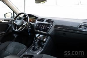 White Volkswagen Tiguan 2022 in Riga, with an engine capacity of 1.50 L and mileage of 113 thousand km for 26350 €, photo 10 on AUTOMOTO.COM.LV