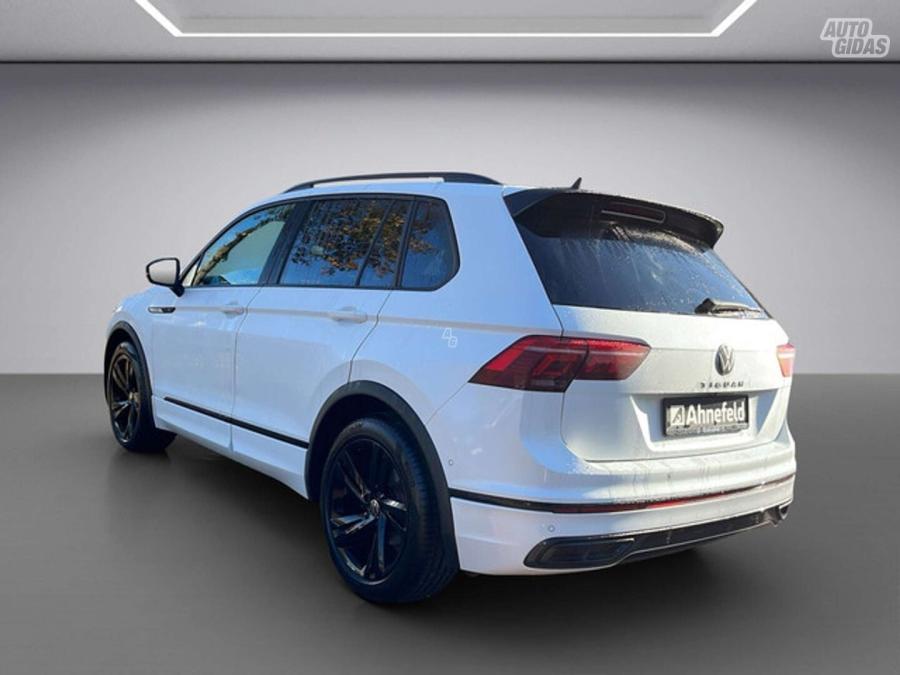 White Volkswagen Tiguan 2022 in Kaunas, with an engine capacity of 2.00 L and mileage of 98 thousand km for 32699 €, photo 4 on AUTOMOTO.COM.LV