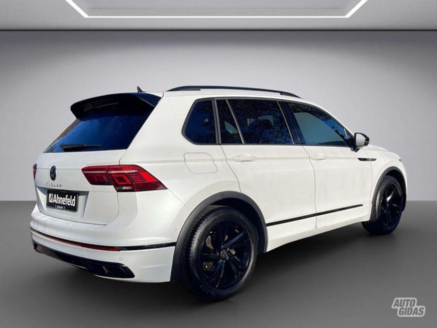 White Volkswagen Tiguan 2022 in Kaunas, with an engine capacity of 2.00 L and mileage of 98 thousand km for 32699 €, photo 6 on AUTOMOTO.COM.LV