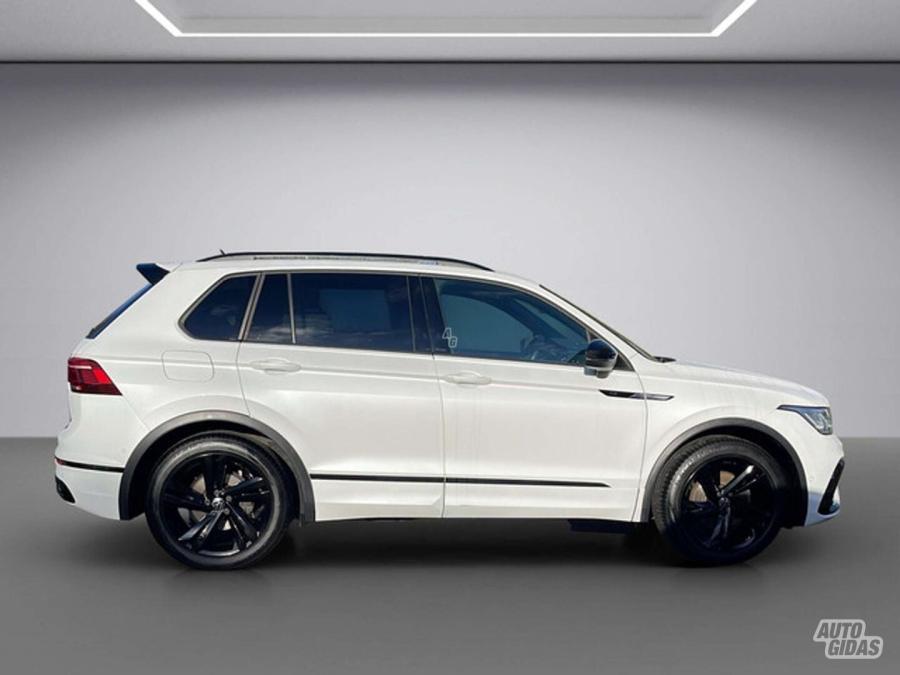 White Volkswagen Tiguan 2022 in Kaunas, with an engine capacity of 2.00 L and mileage of 98 thousand km for 32699 €, photo 7 on AUTOMOTO.COM.LV