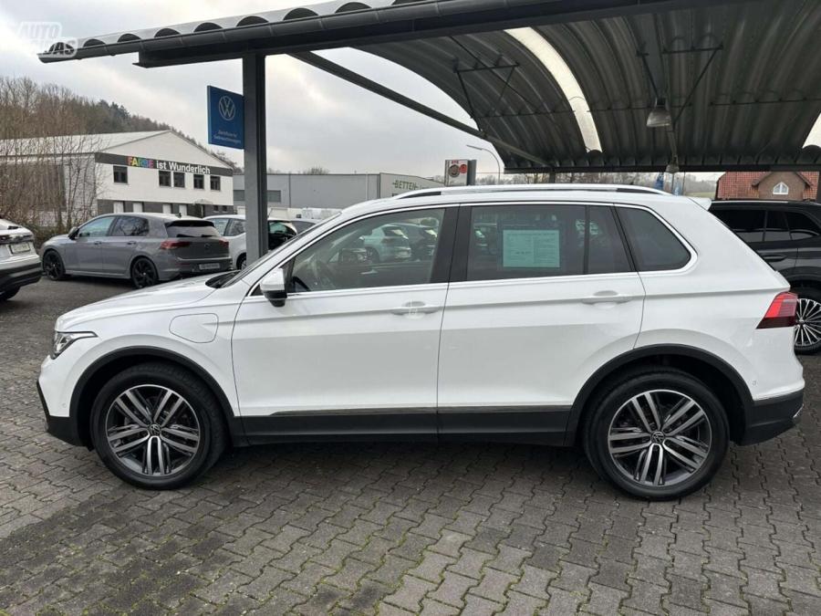 Balts Volkswagen Tiguan 2022 Kauņa, ar dzinēja tilpumu 1.40 L un nobraukumu 54 tūkst. km par 31946 €, foto 3 vietnē AUTOMOTO.COM.LV