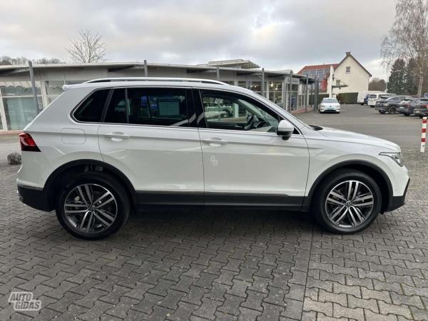 White Volkswagen Tiguan 2022 in Kaunas, with an engine capacity of 1.40 L and mileage of 54 thousand km for 31946 €, photo 4 on AUTOMOTO.COM.LV