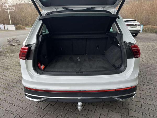 White Volkswagen Tiguan 2022 in Kaunas, with an engine capacity of 1.40 L and mileage of 54 thousand km for 31946 €, photo 7 on AUTOMOTO.COM.LV