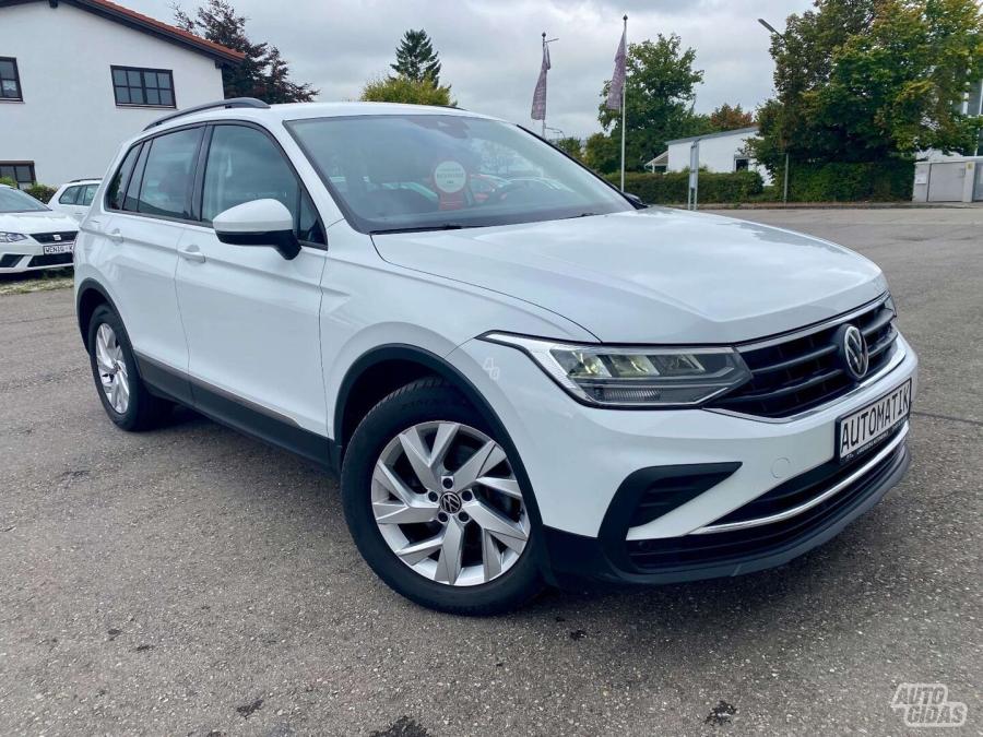 White Volkswagen Tiguan 2022 in Kaunas, with an engine capacity of 1.50 L and mileage of 70 thousand km for 29543 €, photo 2 on AUTOMOTO.COM.LV