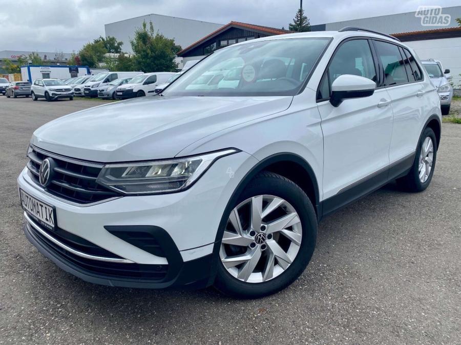 White Volkswagen Tiguan 2022 in Kaunas, with an engine capacity of 1.50 L and mileage of 70 thousand km for 29543 €, photo 4 on AUTOMOTO.COM.LV