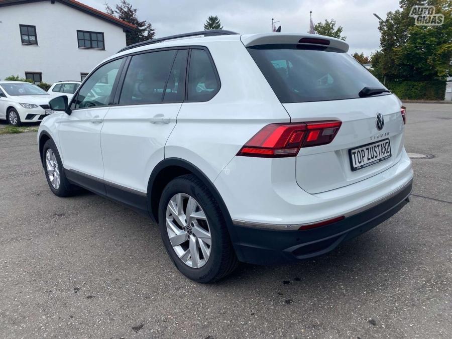 White Volkswagen Tiguan 2022 in Kaunas, with an engine capacity of 1.50 L and mileage of 70 thousand km for 29543 €, photo 6 on AUTOMOTO.COM.LV