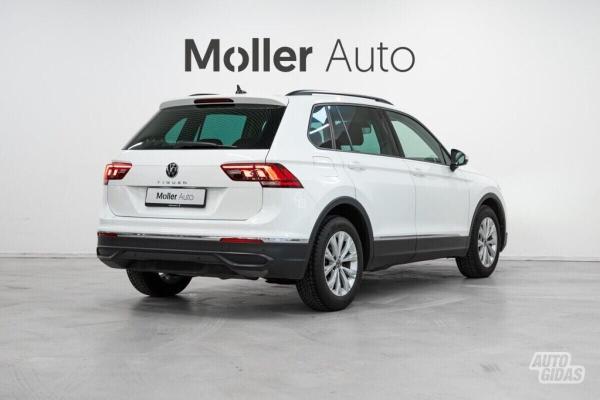 White Volkswagen Tiguan 2022 in Vilnius, with an engine capacity of 1.50 L and mileage of 49 thousand km for 24650 €, photo 3 on AUTOMOTO.COM.LV