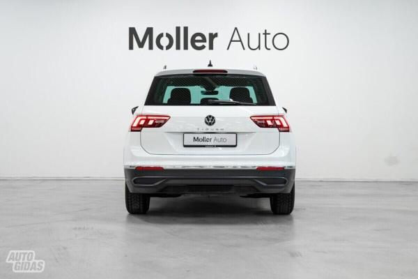 White Volkswagen Tiguan 2022 in Vilnius, with an engine capacity of 1.50 L and mileage of 49 thousand km for 24650 €, photo 6 on AUTOMOTO.COM.LV