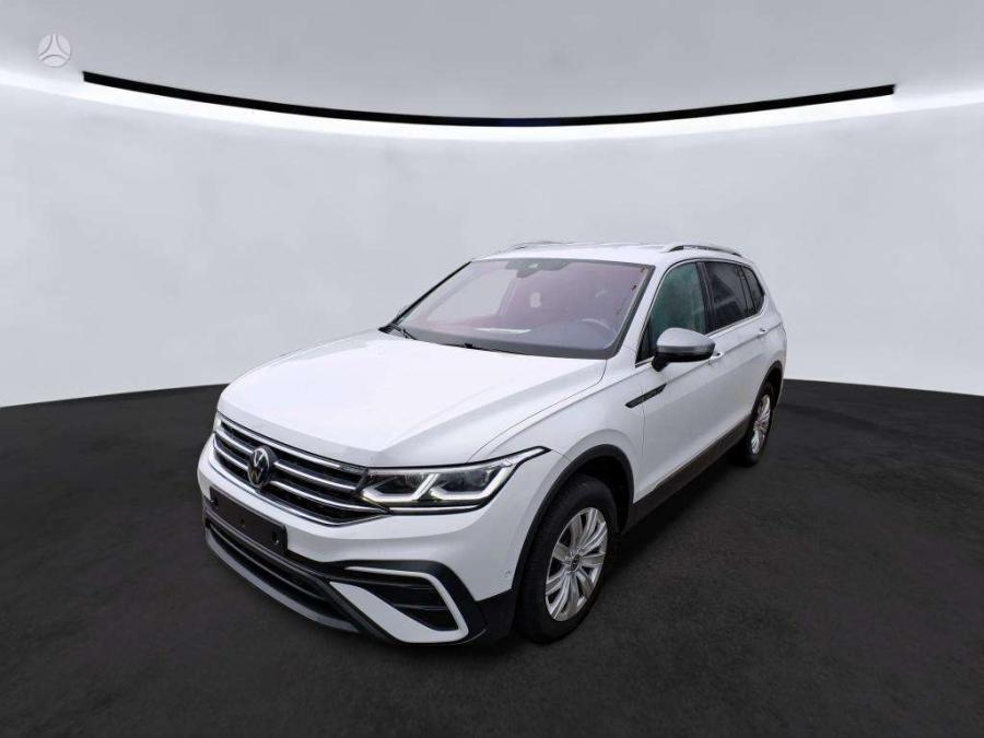 Balts Volkswagen Tiguan 2022 Viļņa, ar dzinēja tilpumu 1.50 L un nobraukumu 51 tūkst. km par 30734 €, foto 1 vietnē AUTOMOTO.COM.LV